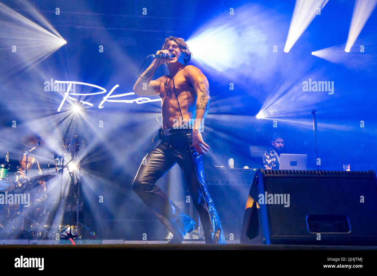 Rkomi auf der Bühne während des italienischen Sängermusikkonzerts Rkomi ...