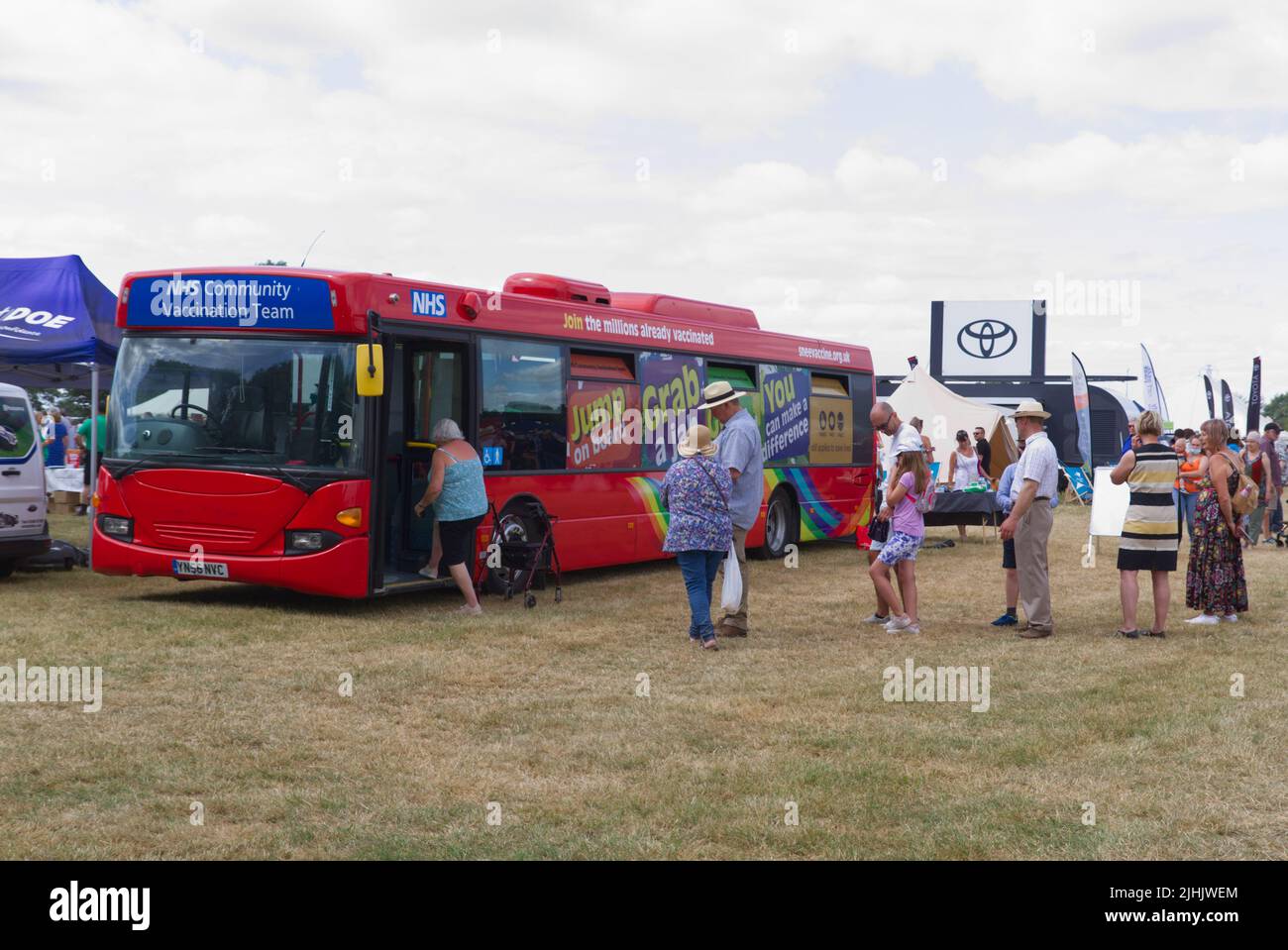 Community bus -Fotos und -Bildmaterial in hoher Auflösung – Alamy