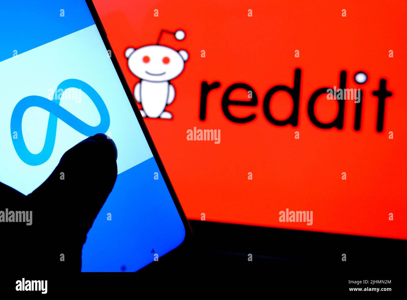 In dieser Abbildung wird ein Meta-Logo auf einem android-Smartphone mit ...