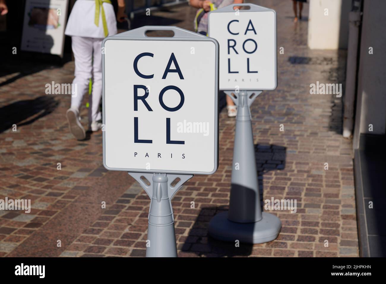 Bordeaux , Aquitaine Frankreich - 07 04 2022 : caroll paris Logo Text ...