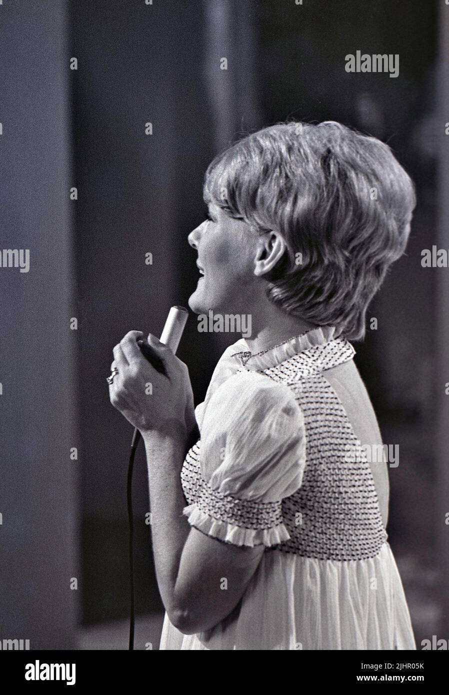 Singer petula -Fotos und -Bildmaterial in hoher Auflösung – Alamy