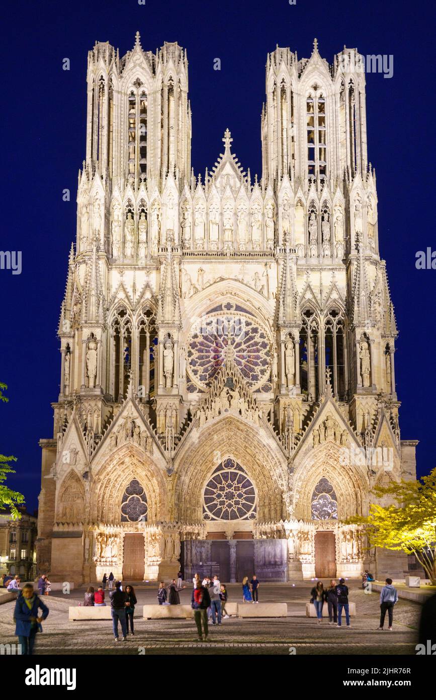 Reims cathedral at night champagne -Fotos und -Bildmaterial in hoher Auflösung – Alamy