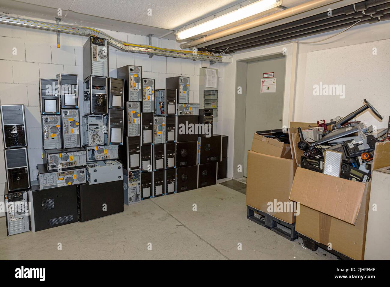 E abfallrecycling gold -Fotos und -Bildmaterial in hoher Auflösung – Alamy