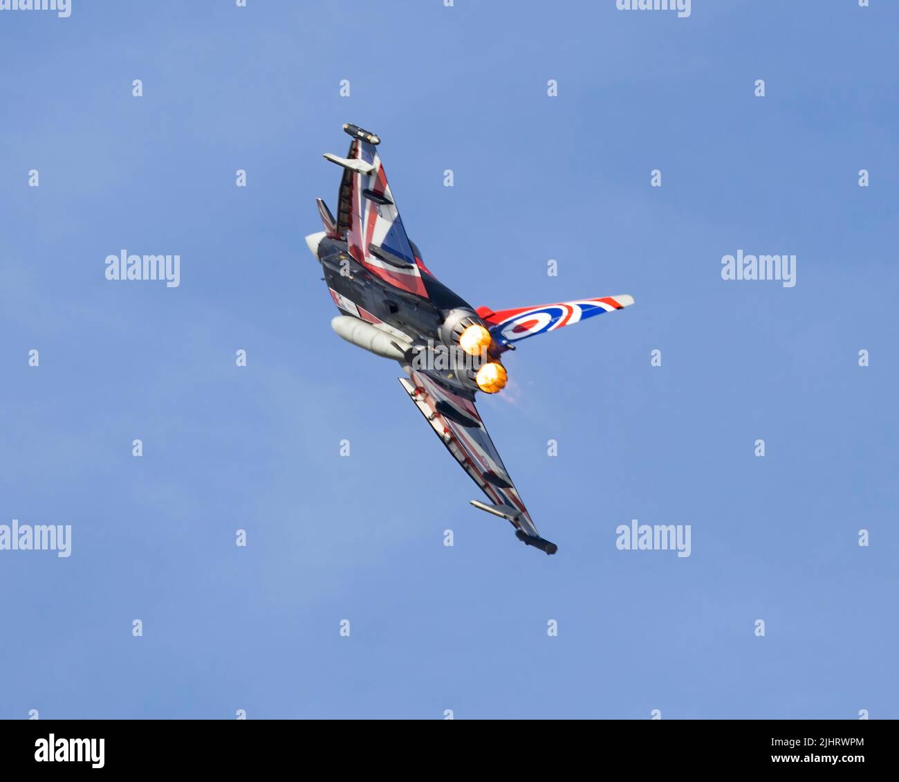 Das 2022 RAF Display Team Eurofighter Typhoon GR4 beim Royal International Air Tattoo 2022 bei ...