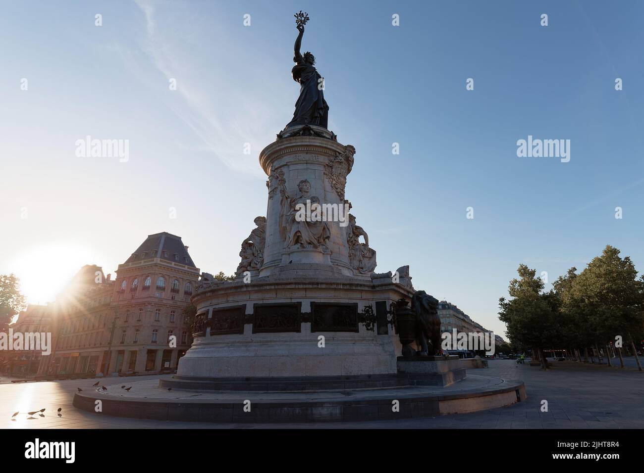 Die berühmte Statue der Republik in Paris, das Denkmal der Republik mit ...