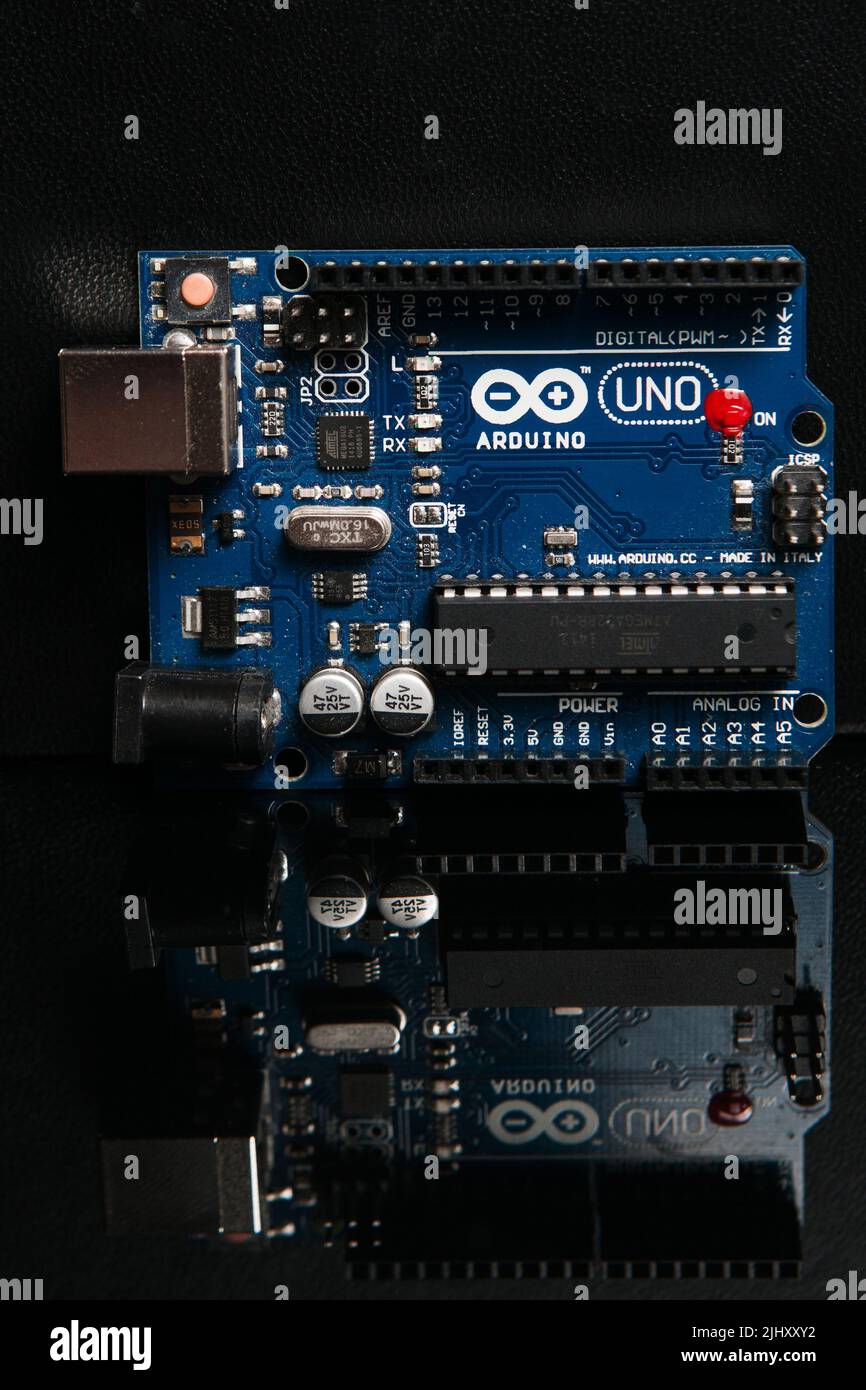 Unten schwarz -Fotos und -Bildmaterial in hoher Auflösung – Alamy