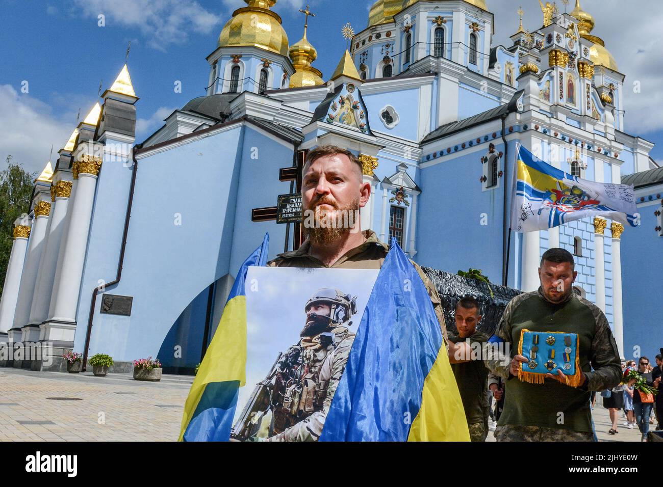 Kiew, Ukraine. 21.. Juli 2022. Ukrainisches Militärpersonal trägt den ...