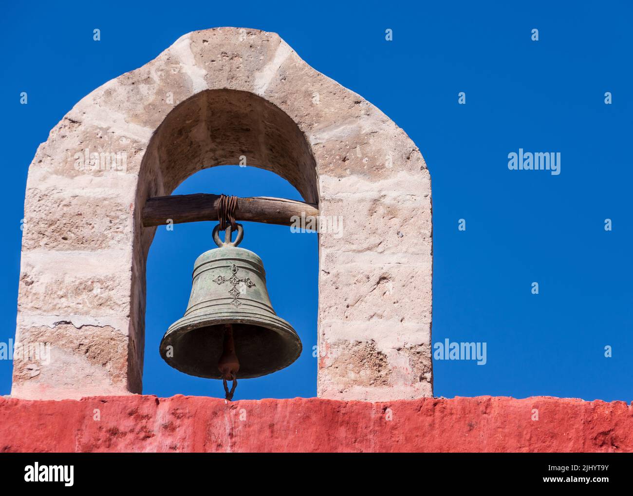 Eine Glocke im Kloster Santa Catalina (Monasterio de Santa Catalina) in ...
