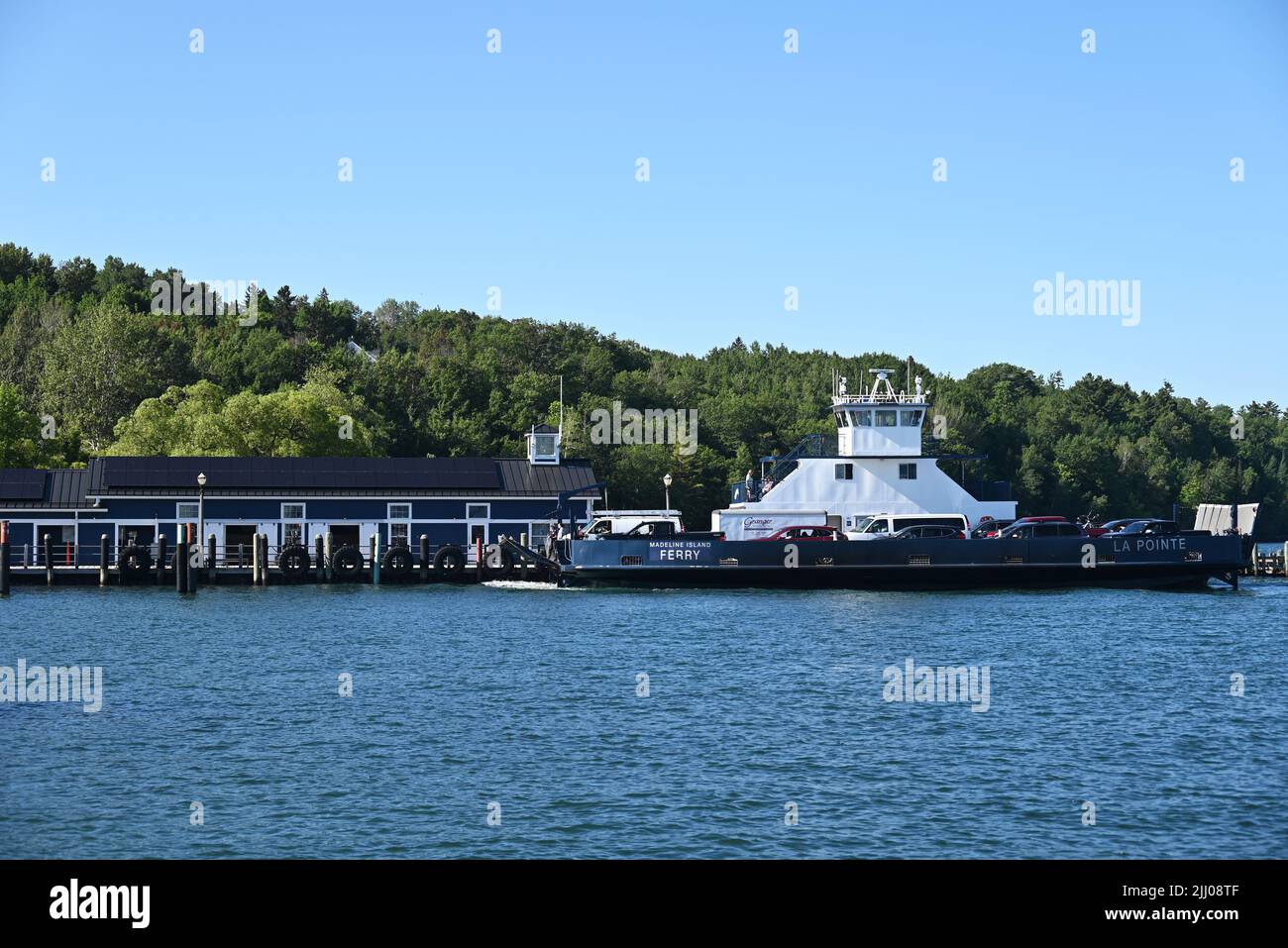 Die Lake Superior Autofähre La Pointe, die von Madeline Island im ...