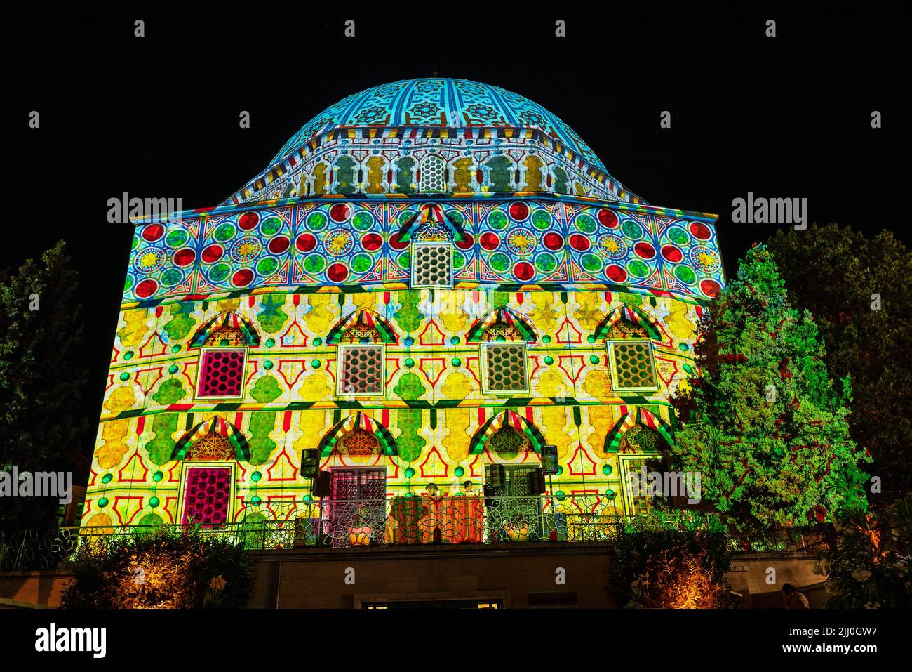 PECS - JULI 8 : Laser bemalte Kirche auf Zsolnay Lichtfest am 8. Juli ...