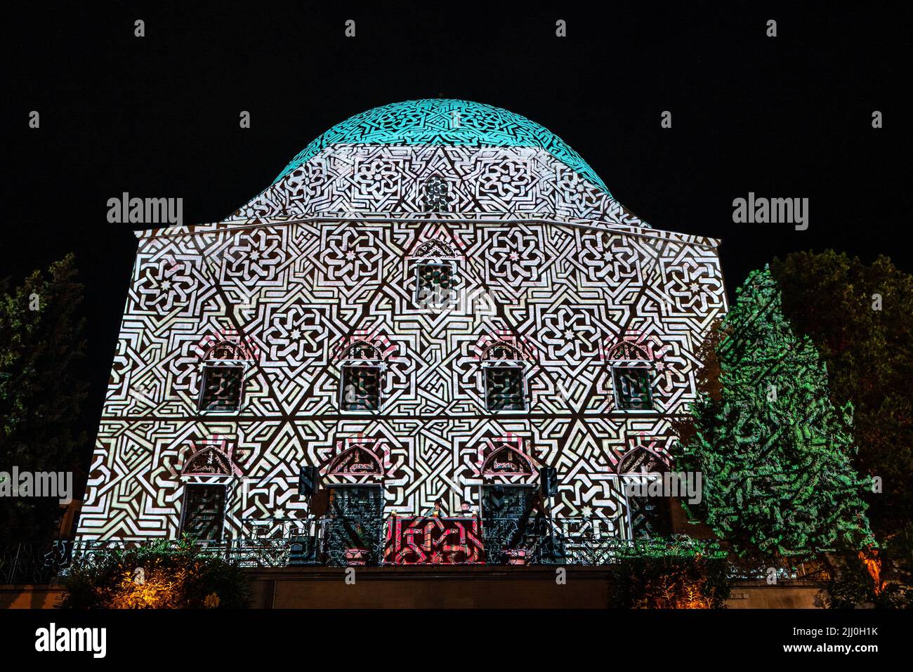 PECS - JULI 8 : Laser bemalte Kirche auf Zsolnay Lichtfest am 8. Juli ...