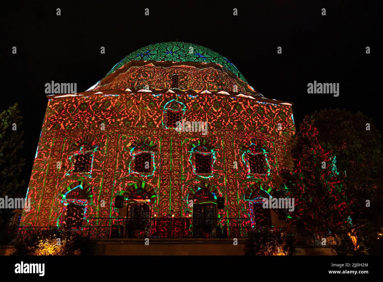 PECS - JULI 8 : Laser bemalte Kirche auf Zsolnay Lichtfest am 8. Juli ...