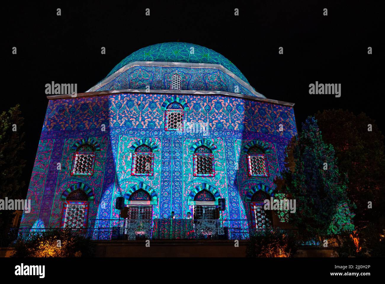 PECS - JULI 8 : Laser bemalte Kirche auf Zsolnay Lichtfest am 8. Juli ...