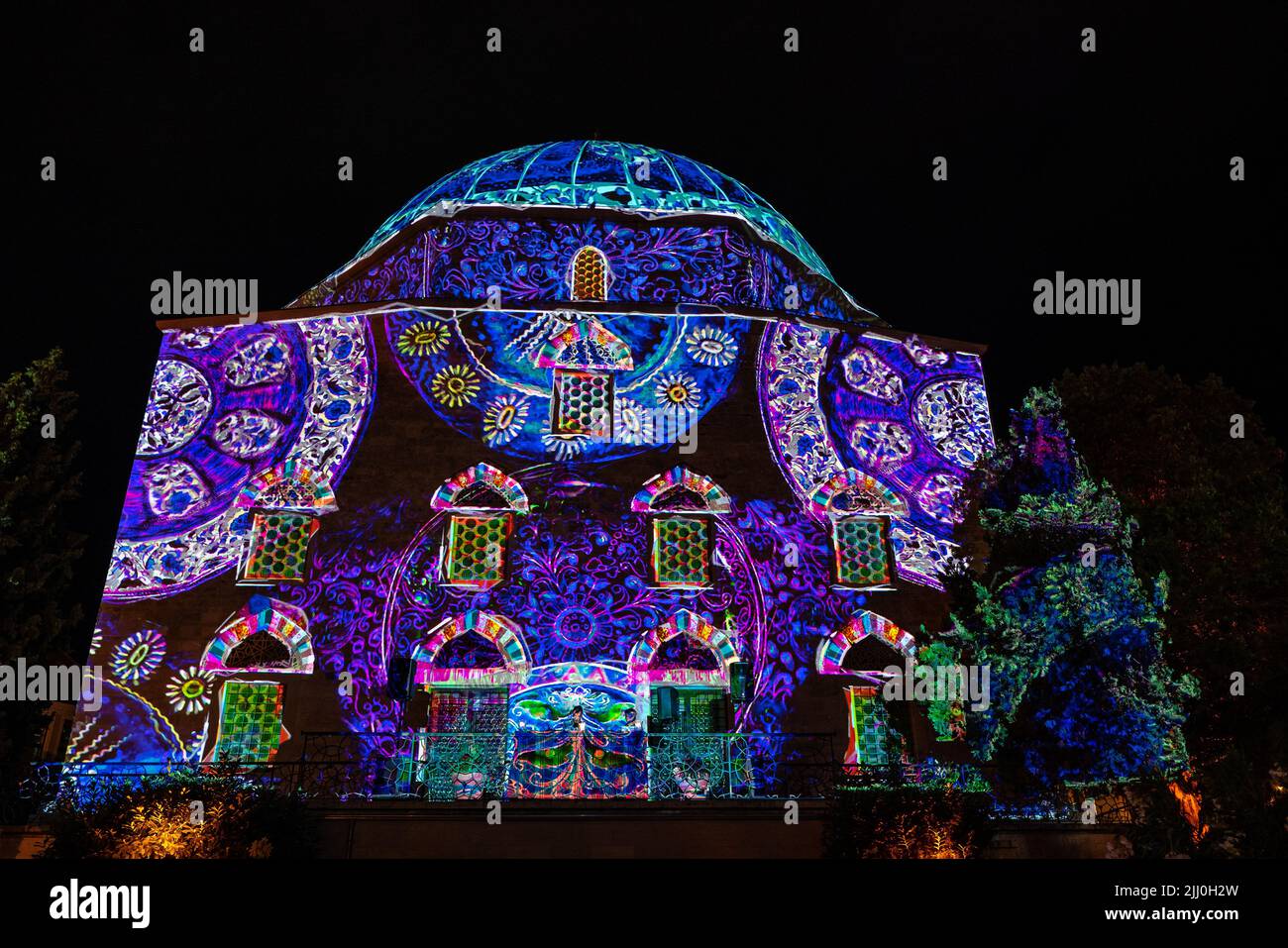 PECS - JULI 8 : Laser bemalte Kirche auf Zsolnay Lichtfest am 8. Juli ...