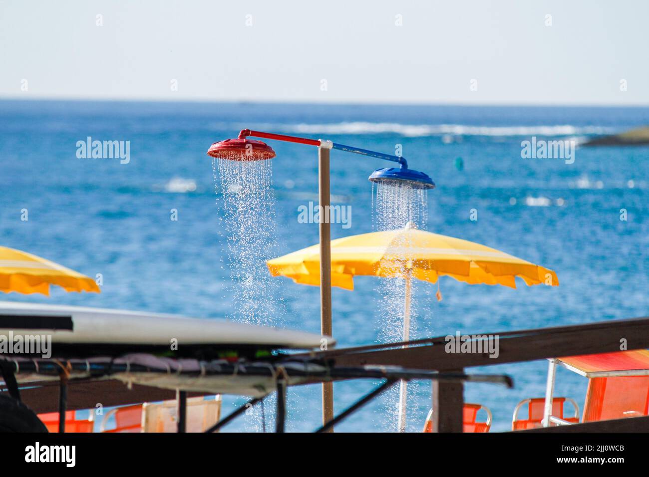Dusche am strand -Fotos und -Bildmaterial in hoher Auflösung – Alamy