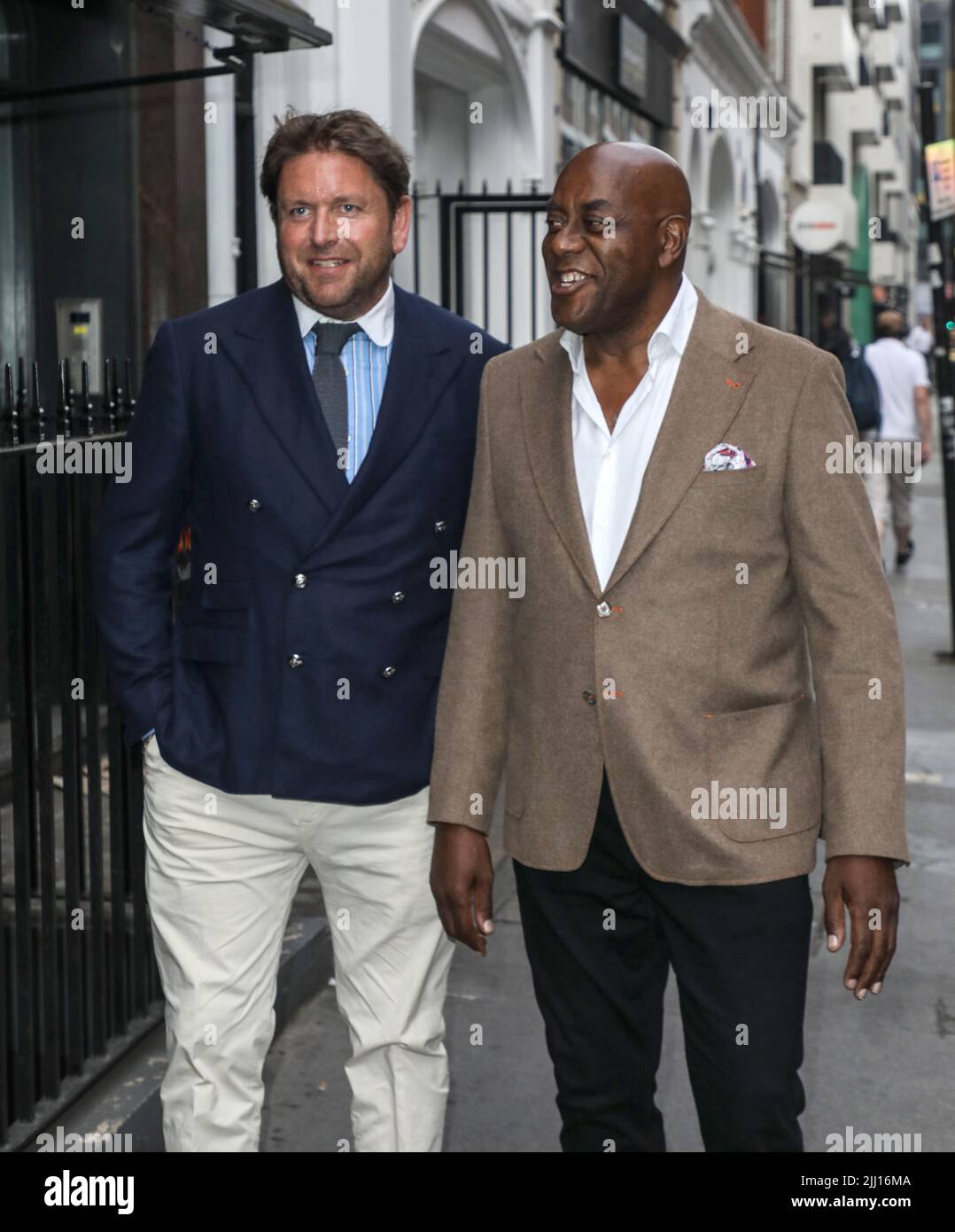 Ainsley harriott mbe -Fotos und -Bildmaterial in hoher Auflösung – Alamy