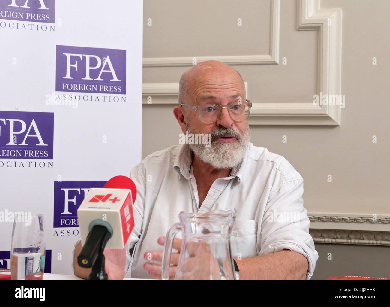 Journalist john sweeney -Fotos und -Bildmaterial in hoher Auflösung – Alamy