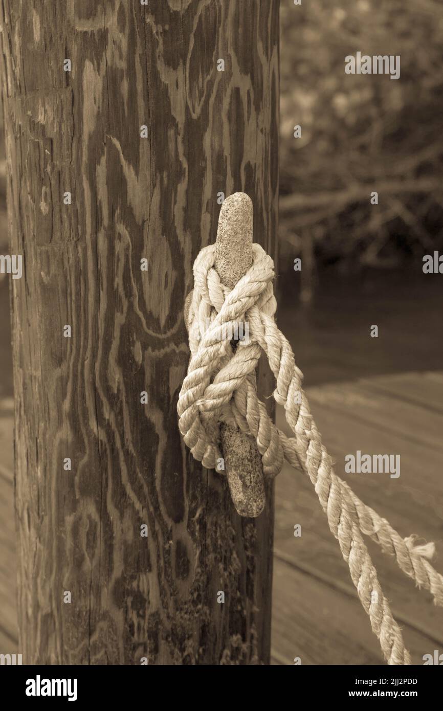 Seil und pfosten gebunden -Fotos und -Bildmaterial in hoher Auflösung ...