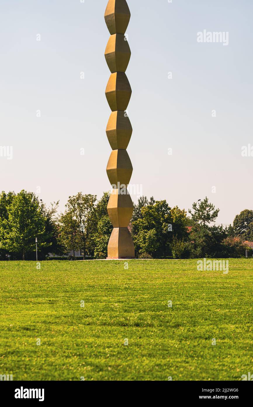 Die endlose Säule (Coloana Infinitului oder Coloana Infinitului) von Constantin Brancusi ...
