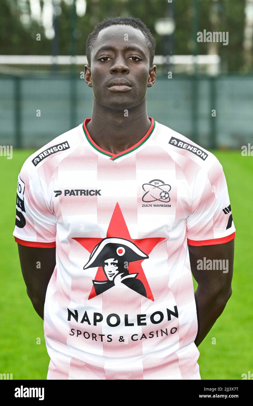 EMBARGO 16/07 Essevees Modou Tambedou posiert für den Fotografen beim ...
