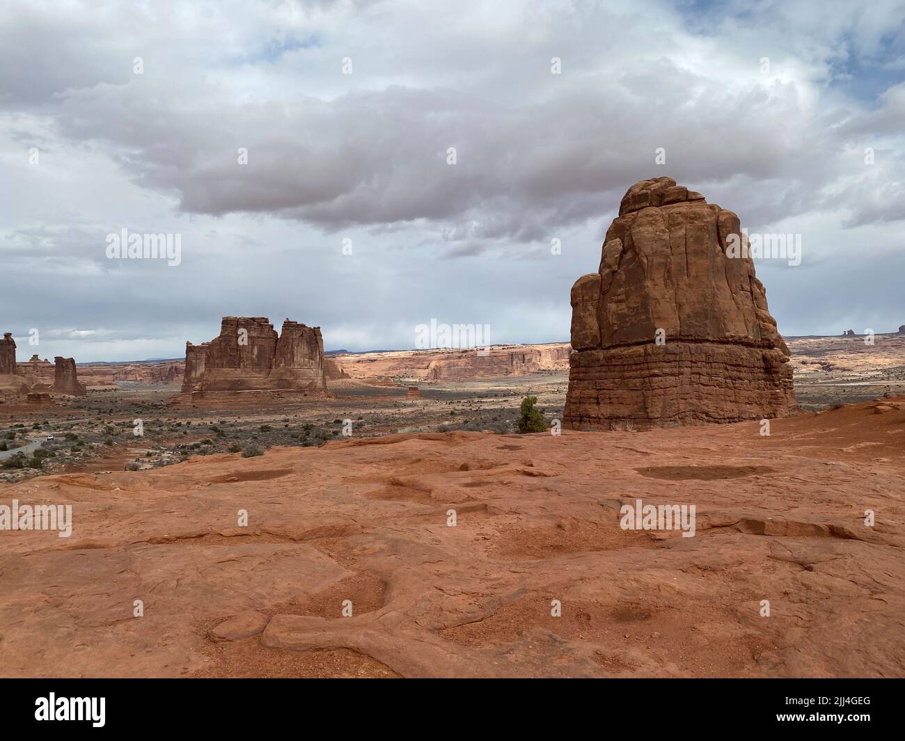 Foto des Aussichtspunkts der La Sal Mountains mit der Orgel, dem Turm ...