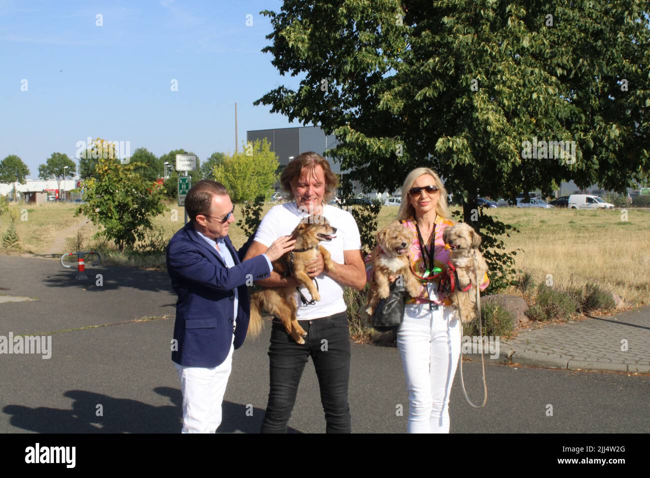 Jürgen Drews und Ehefrau Ramona Drews mit Begleitung(l) bei der Ankunft ... Jürgen Drews und Ehefrau Ramona Drews mit Begleitung(l) bei der Ankunft ...