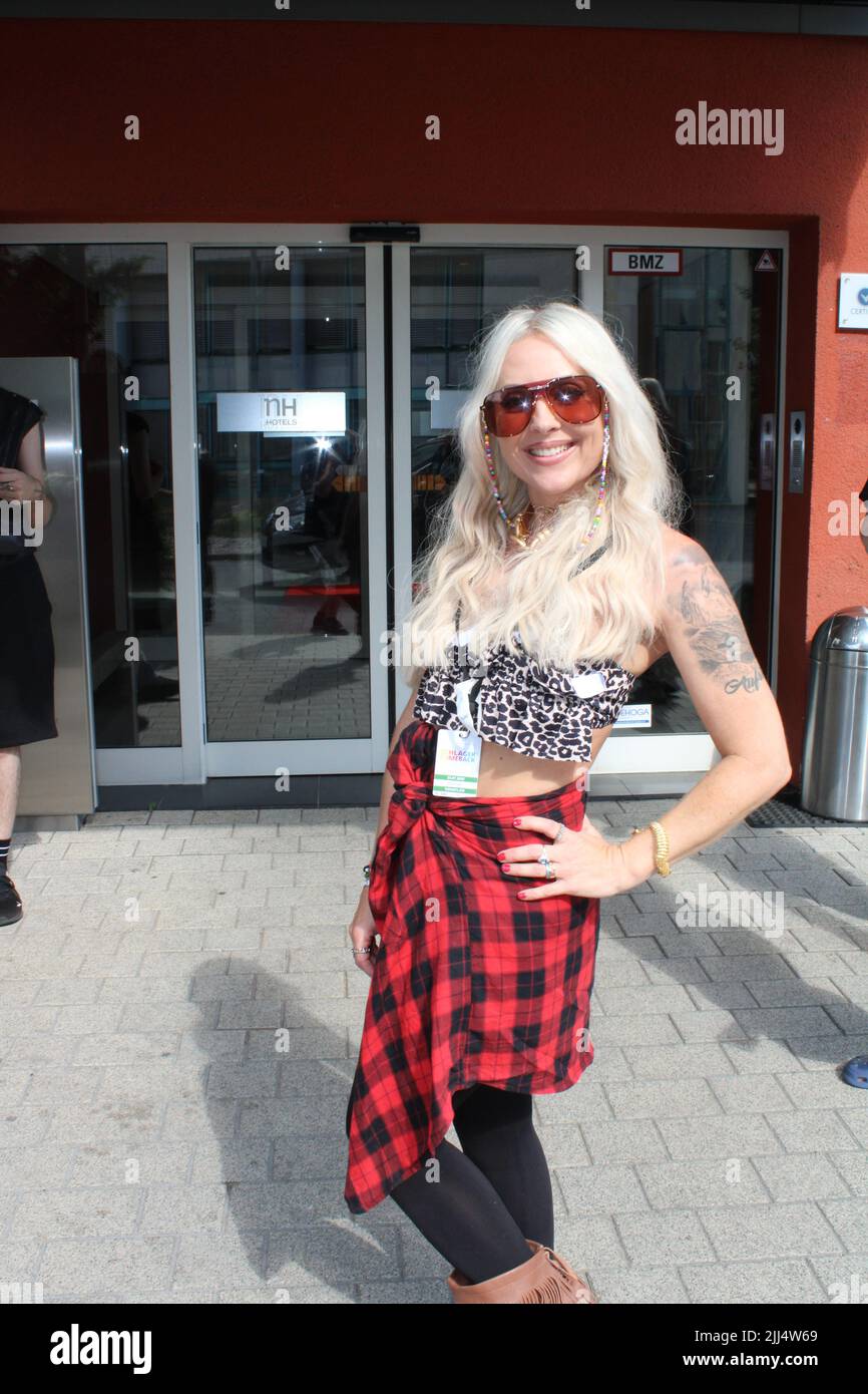 Hannah (eigentlich Petra Lechner) bei der Ankunft zu den Proben zu ...