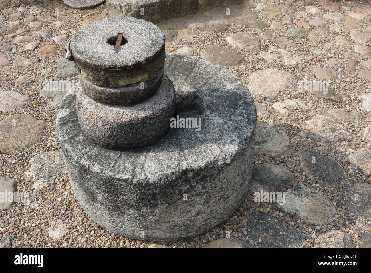 Antiker mühlstein -Fotos und -Bildmaterial in hoher Auflösung – Alamy
