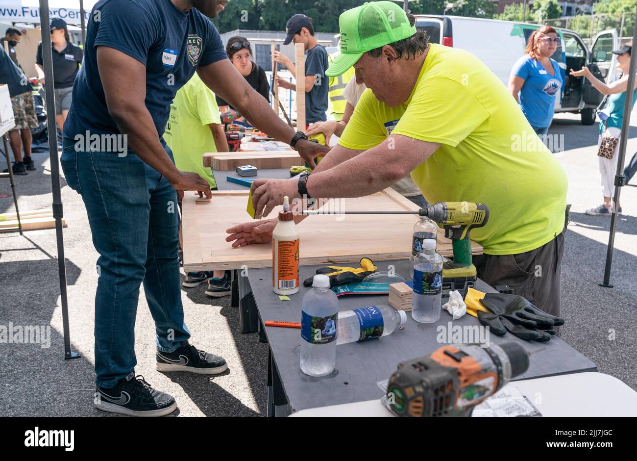 Faltbare tische -Fotos und -Bildmaterial in hoher Auflösung – Alamy