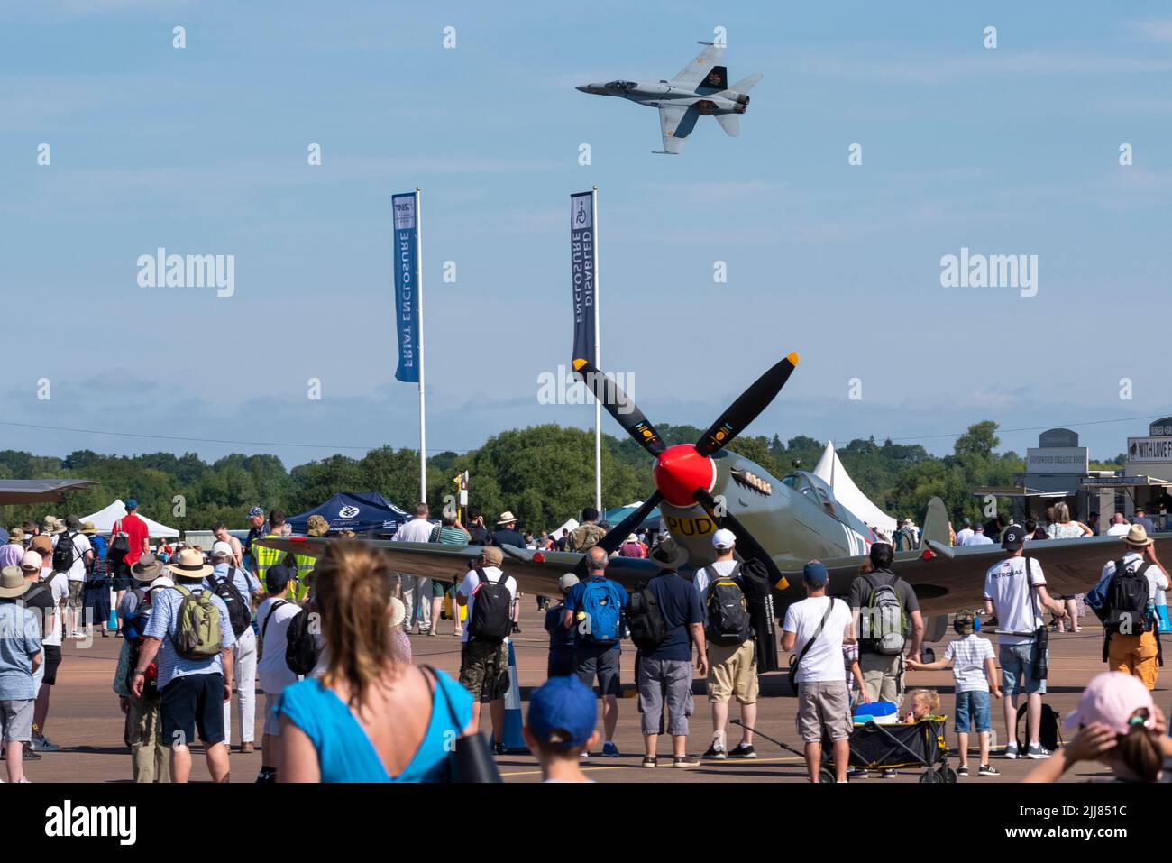 Menschenmengen bei der Royal International Air Tattoo, RIAT Airshow ...