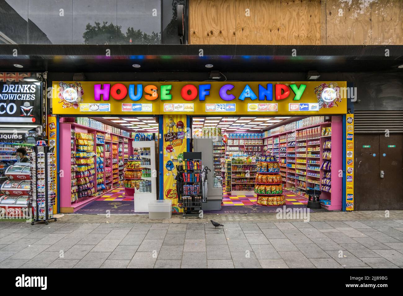 Sweet shop in london england -Fotos und -Bildmaterial in hoher ...