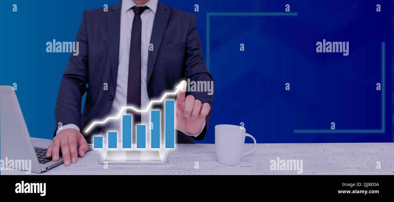 Geschäftsmann Mit Laptop Und Zeigen Mit Zwei Fingern Daten Über ...