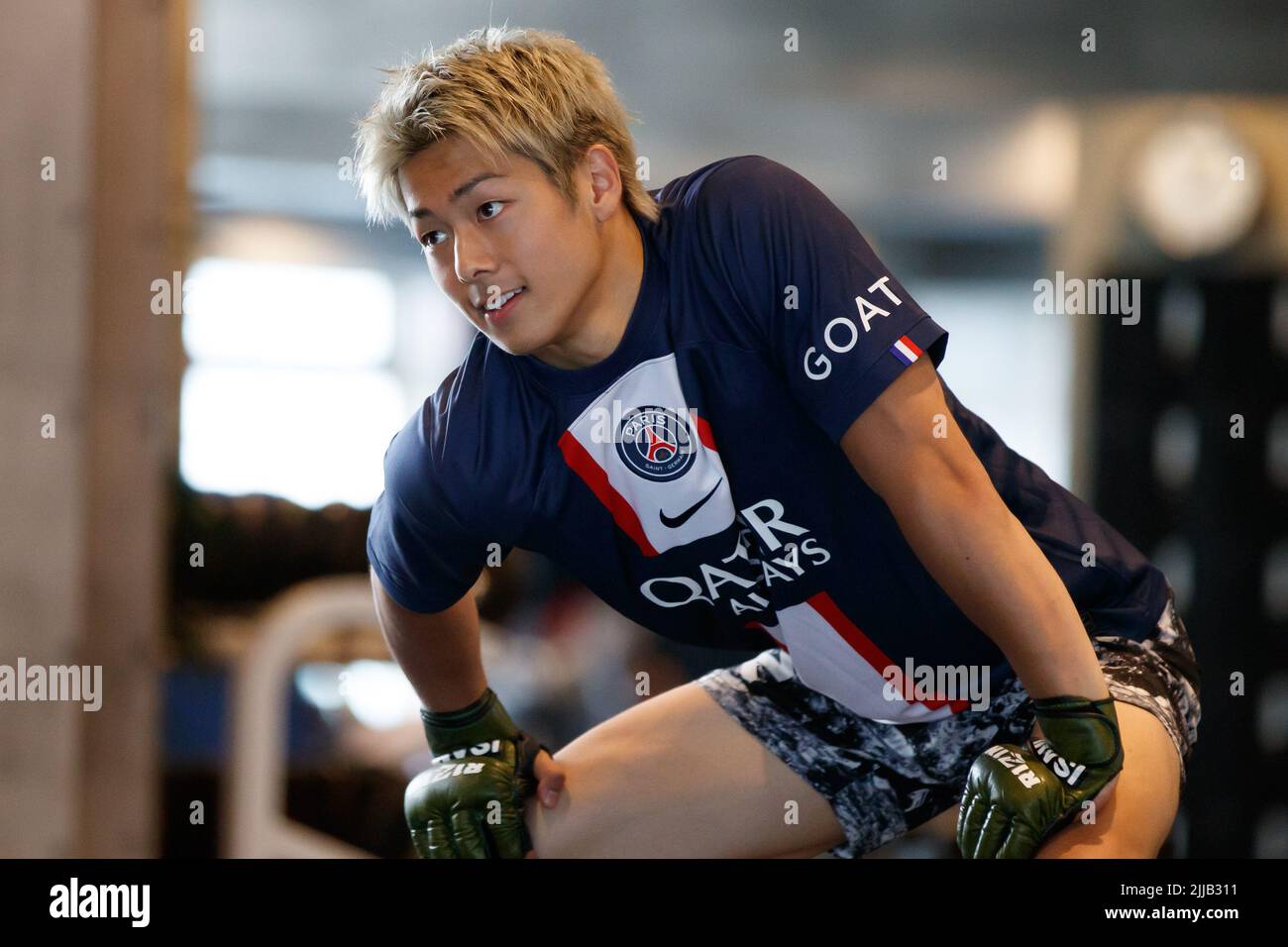 Der japanische MMA-Kämpfer Kota Miura eröffnet sein Training vor RIZIN ...
