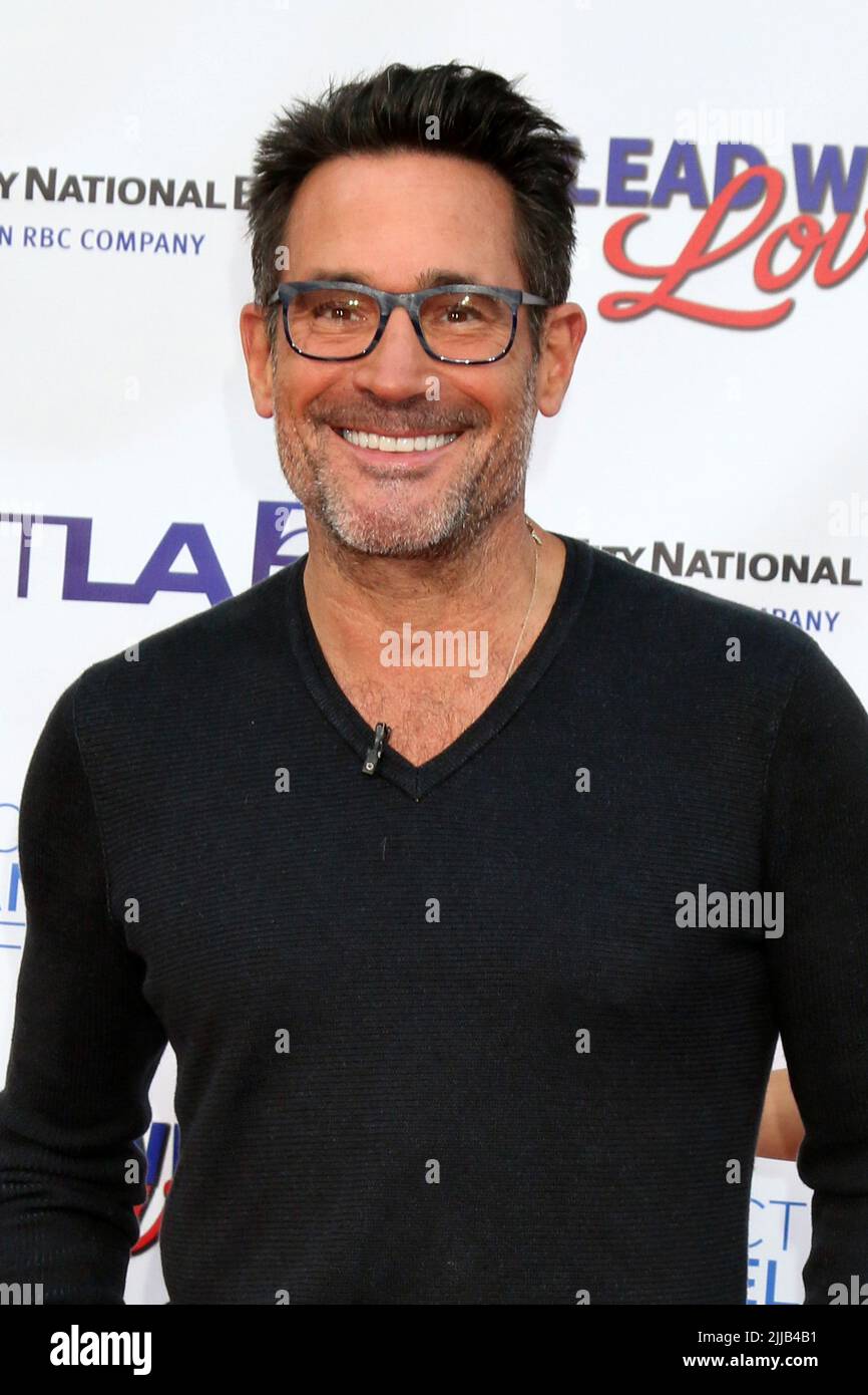 LOS ANGELES - JUL 23: Gregory Zarian bei der Lead With Love 3 Telethon ...