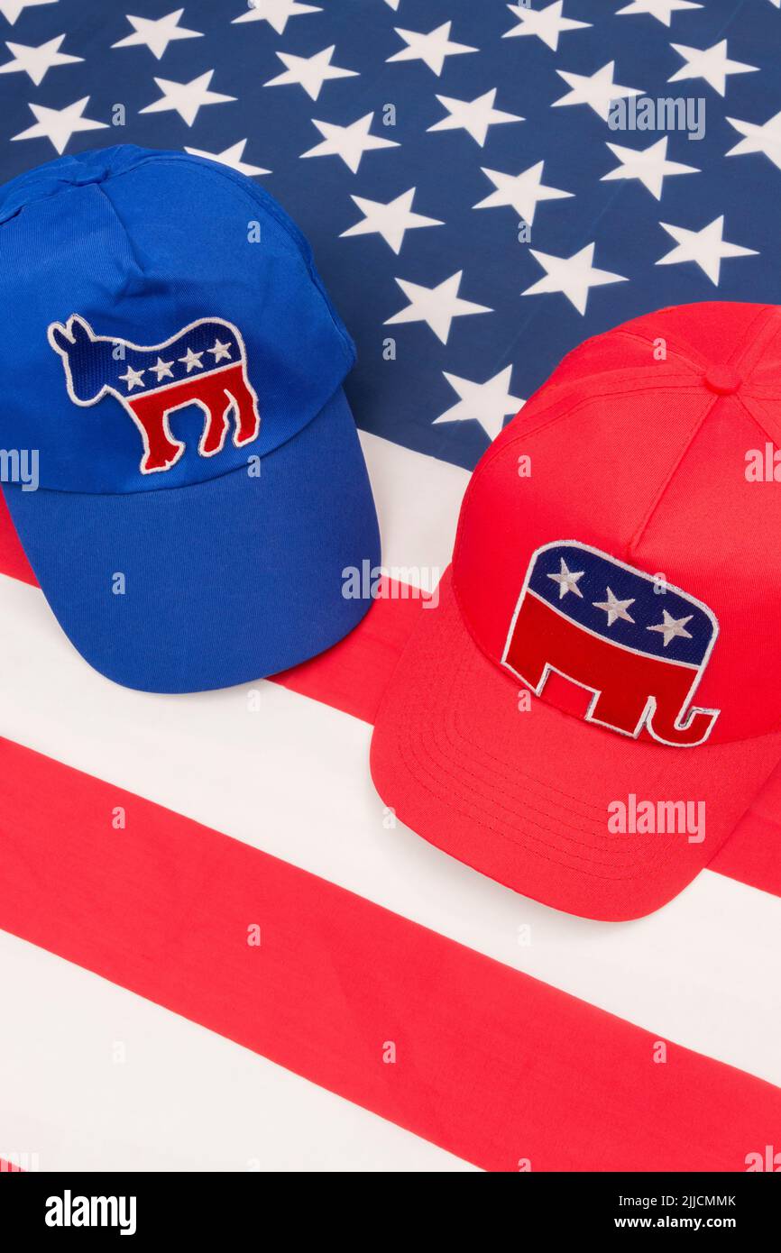 Hut mit blauem Esel-Abzeichen der Demokrat-Partei und MÜTZE MIT ...