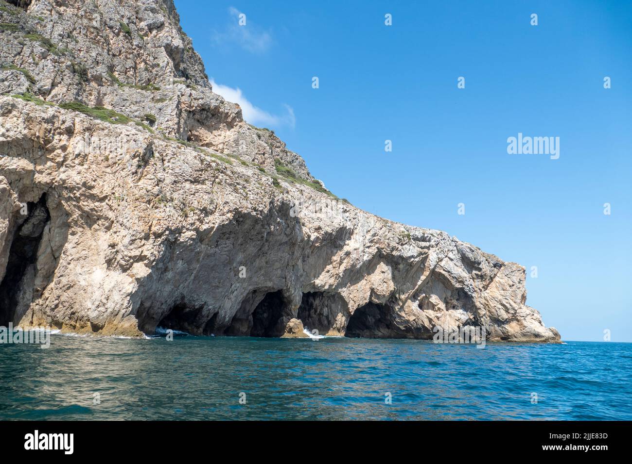 Wimmelbild strand -Fotos und -Bildmaterial in hoher Auflösung – Alamy