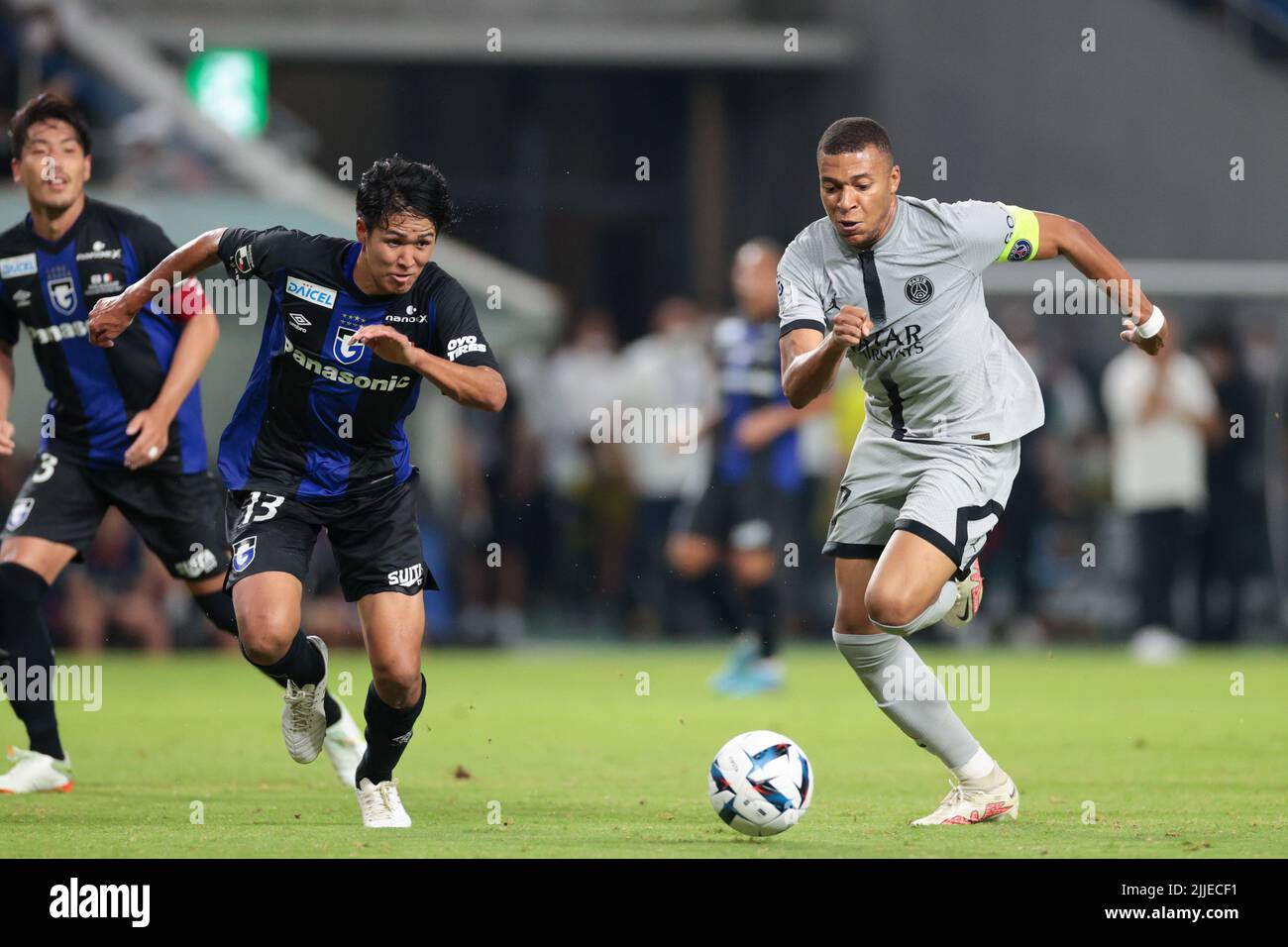 Osaka, Japan. 25.. Juli 2022. (L-R) Ryu Takao (Gamba), Kylian Mbappe ...