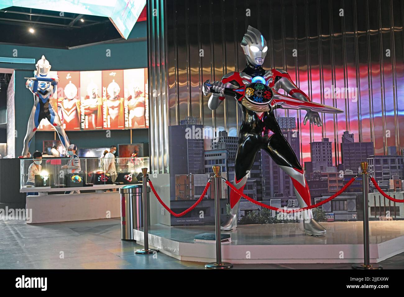 SHANGHAI, CHINA - 24. JULI 2022 - Ultraman-Modelle der vergangenen ...