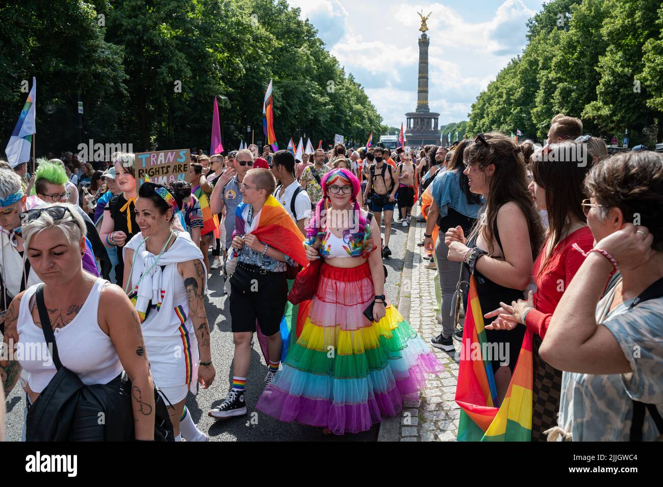 23.07.2022, Berlin, Deutschland, Europa - die farbenfrohe Parade zum ...