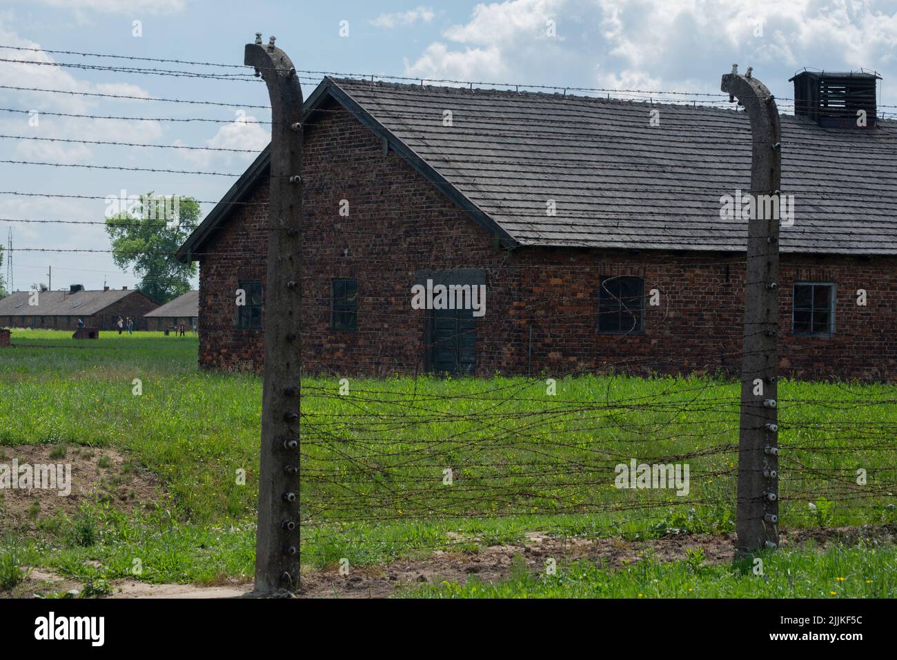 Juni 15 2022: Oswiecim, Polen. Ziegelbaracken im Konzentrationslager ...