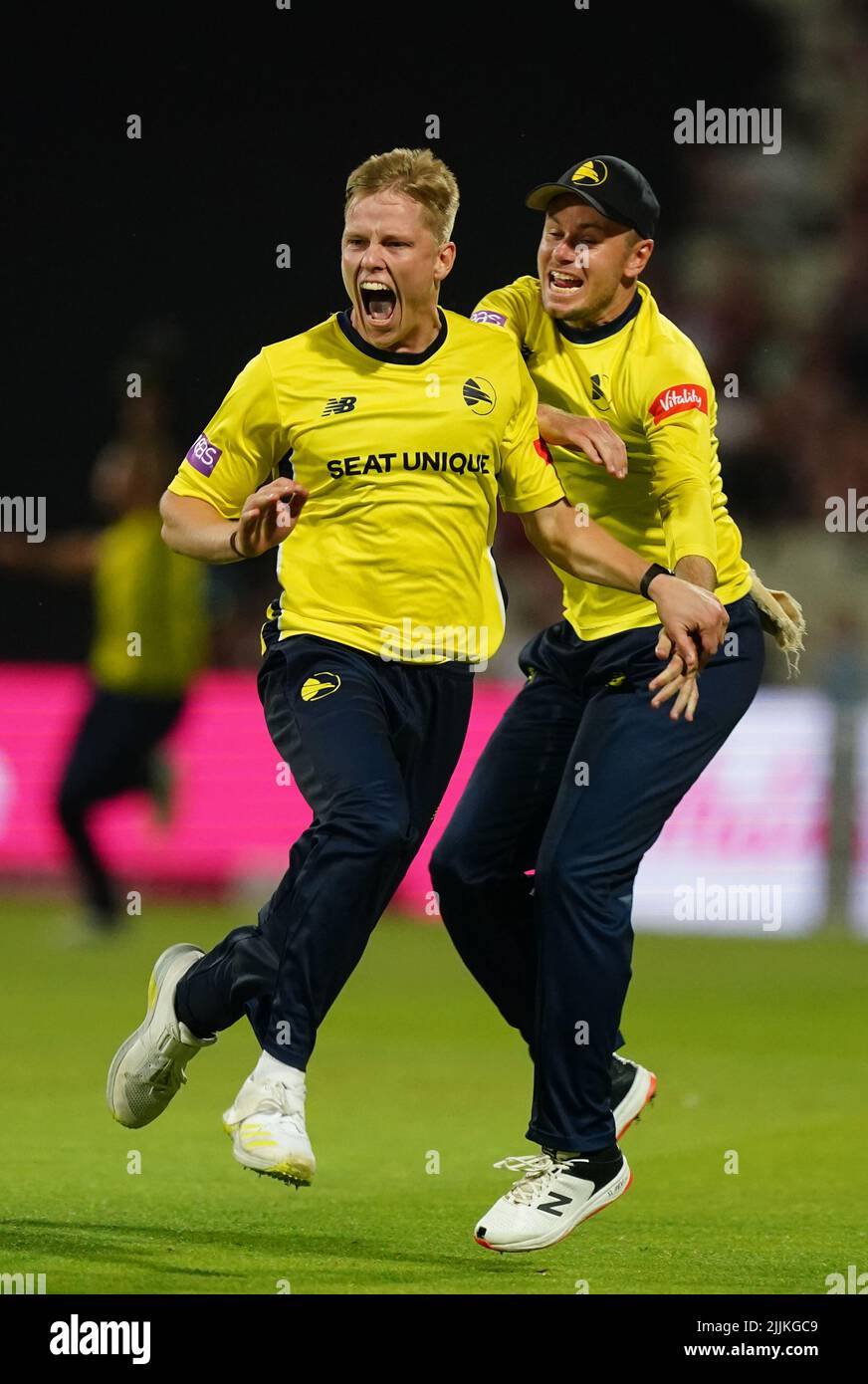 Cricket hundert -Fotos und -Bildmaterial in hoher Auflösung – Alamy