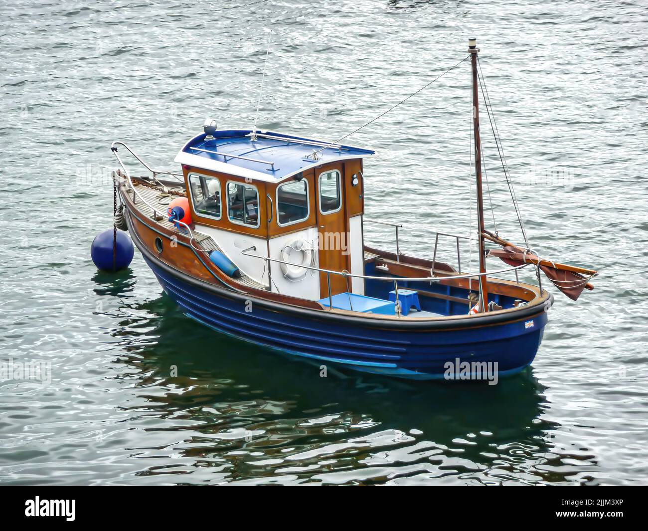 Ein boot auf dem wasser -Fotos und -Bildmaterial in hoher Auflösung – Alamy