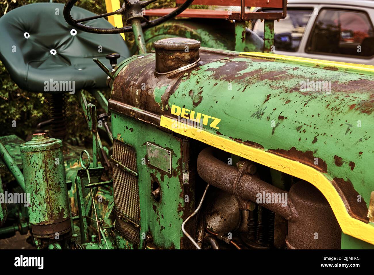 Old green deutz vintage tractor -Fotos und -Bildmaterial in hoher ...