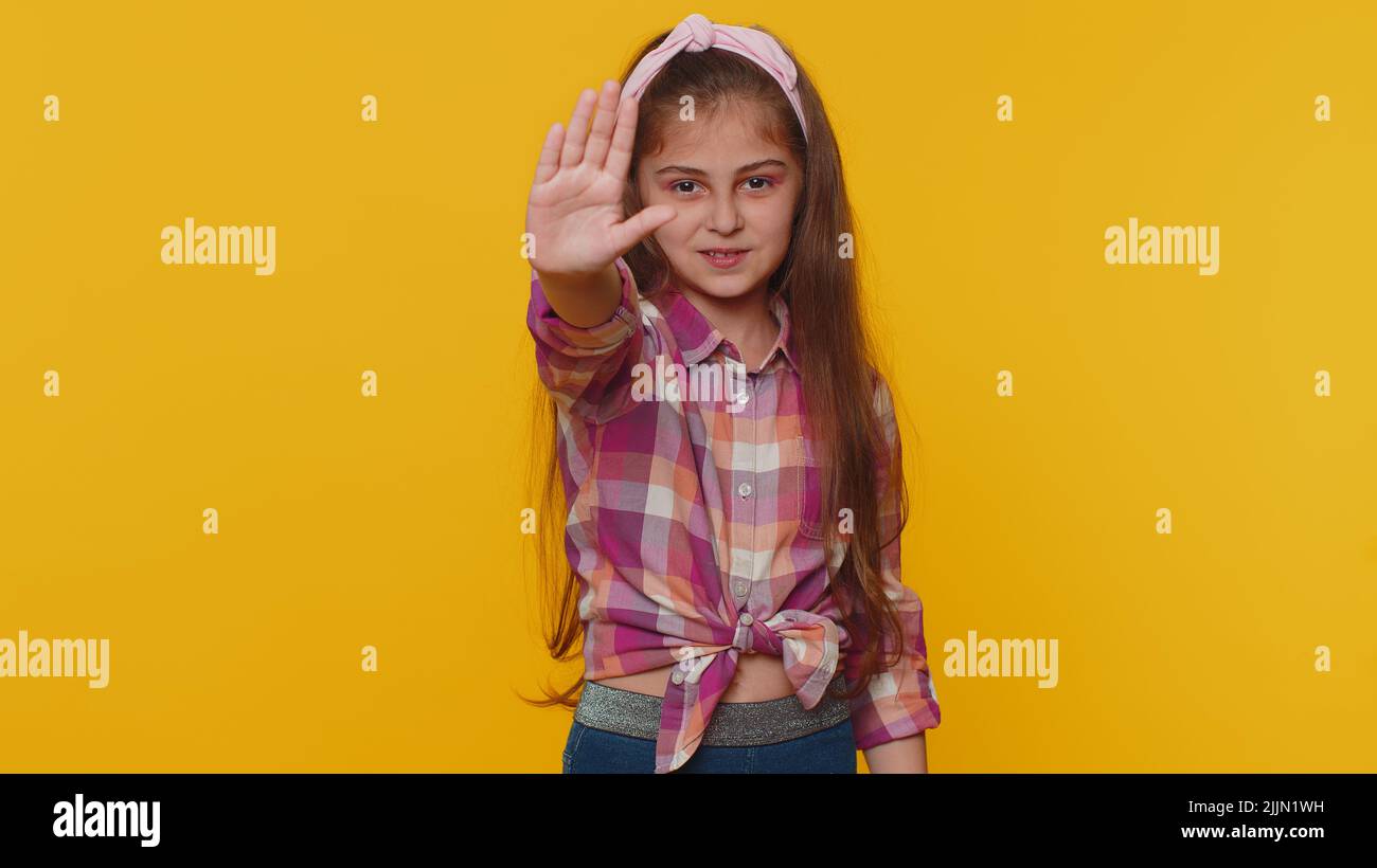 Geste anhalten. Wütend jung preteen Kind Mädchen Kind sagen, No Hold ...