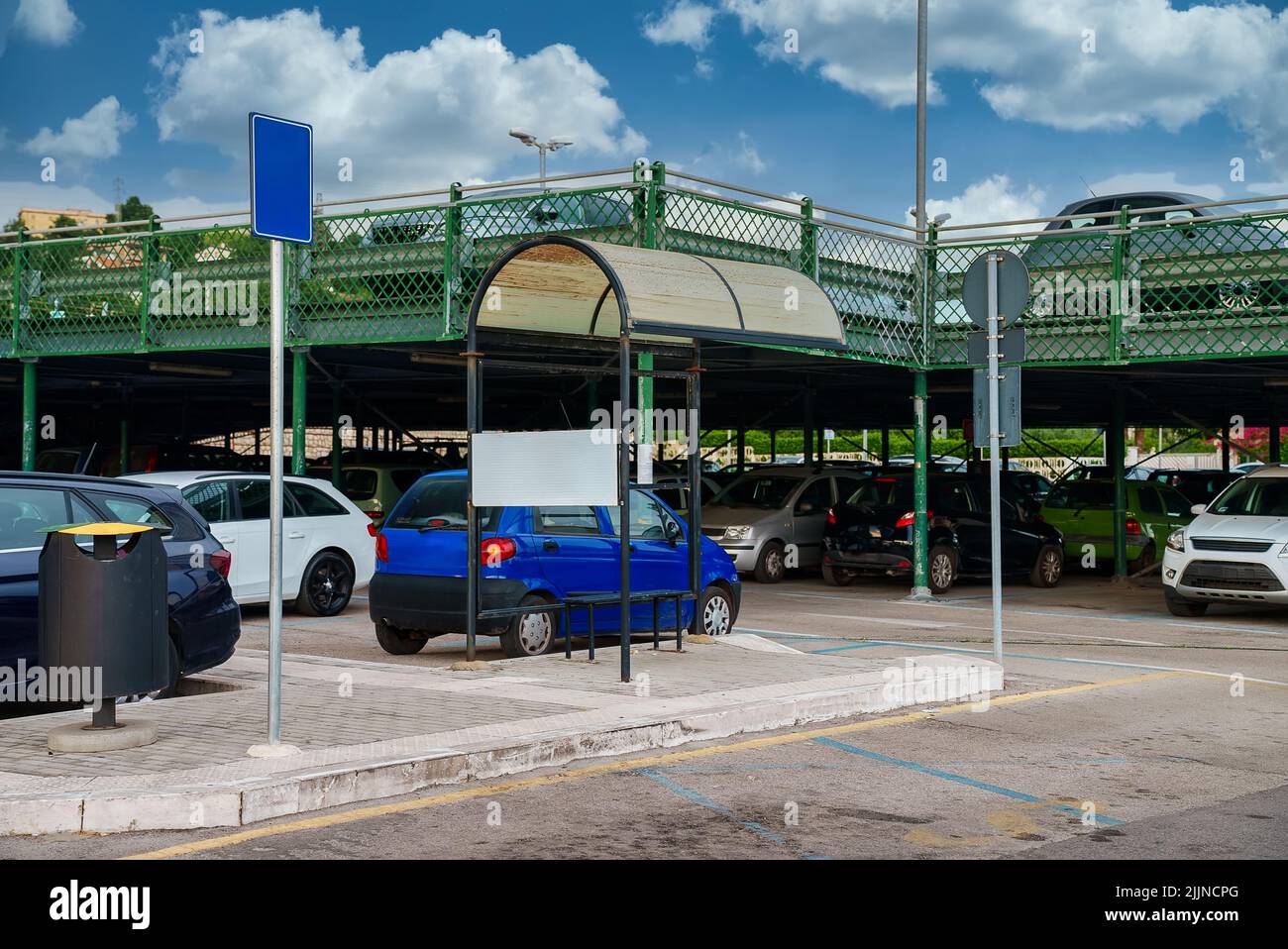 Blaue Parkpltze Italien