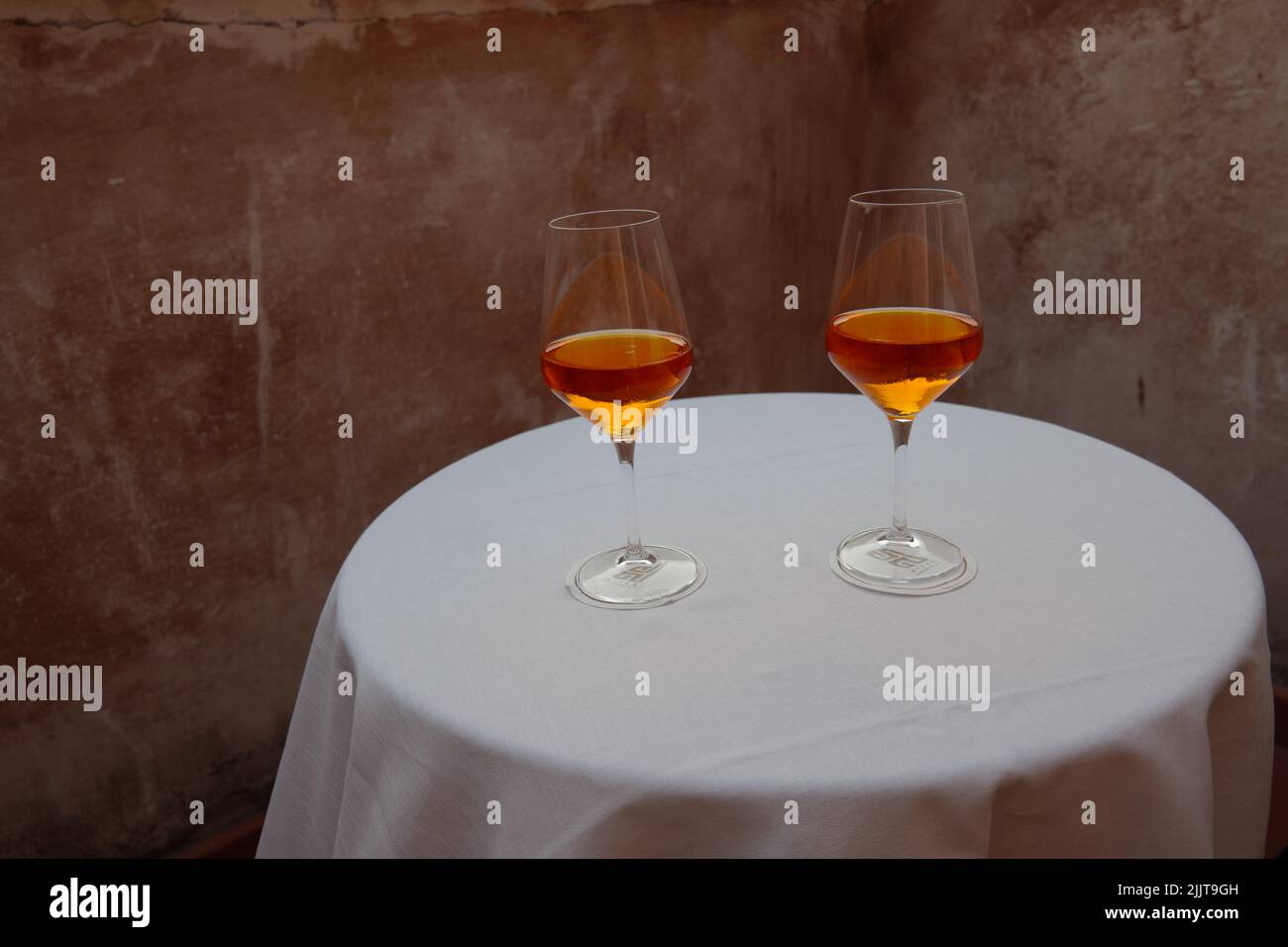 Trinke alcool -Fotos und -Bildmaterial in hoher Auflösung – Alamy