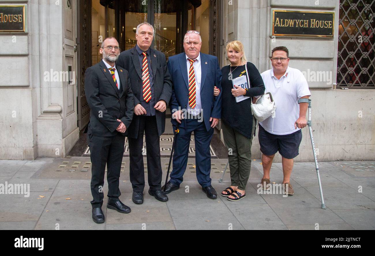 London, England, Großbritannien. 27.. Juli 2022. Die Opfer (von links ...