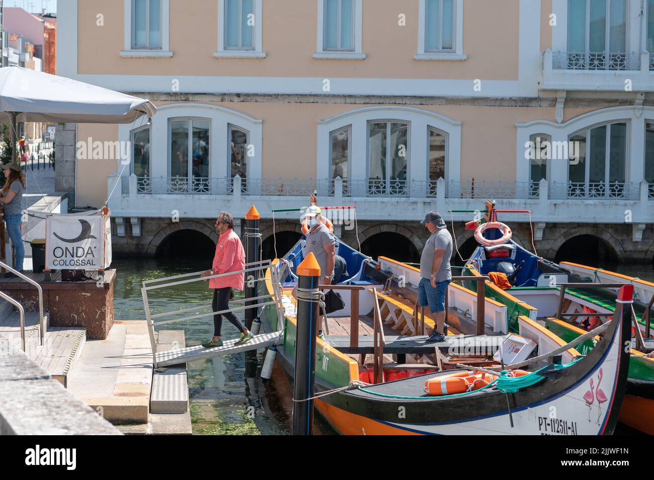 Aveiro, Portugal. 2022 Mai 12 . Traditionelle Boote im Kanal von Aveiro ...