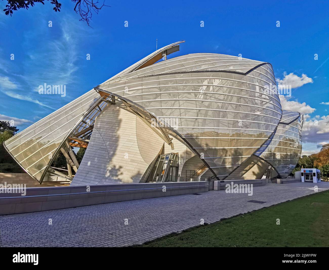 France, Paris, Louis Vuitton Foundation ist ein französisches ...