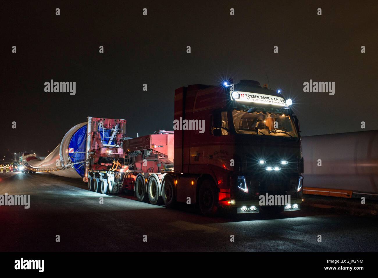 Heavy transport wind turbine blade -Fotos und -Bildmaterial in hoher ...